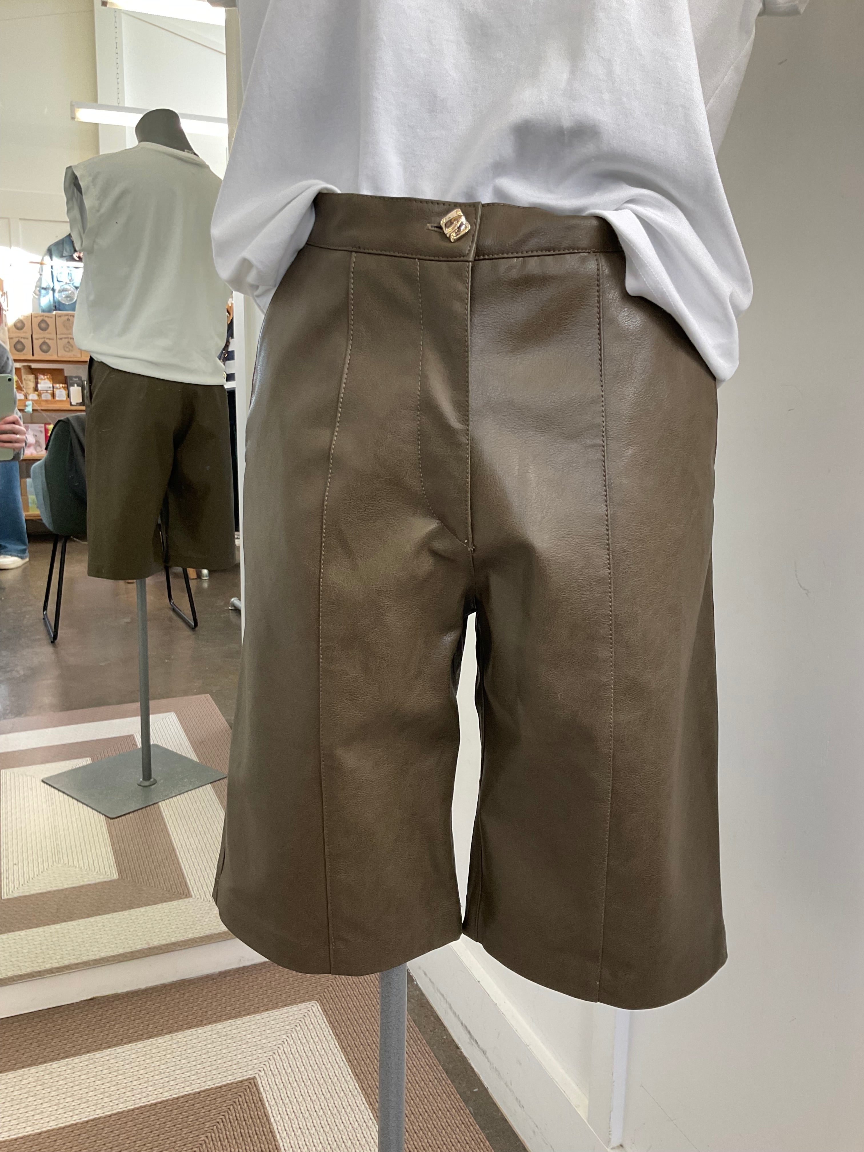 Sabina MUSAYEV shorts – Louis Who